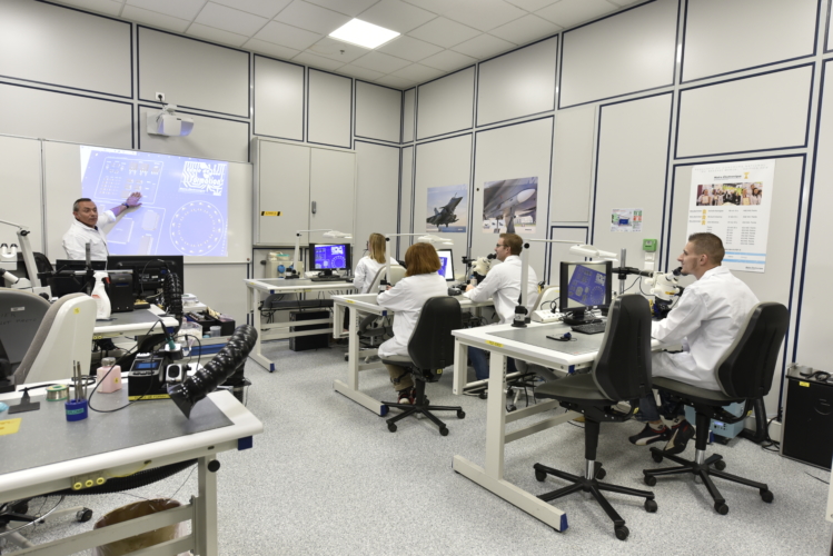 AGIR SUR L'INDUSTRIE D'AVENIR - Matra Electronique